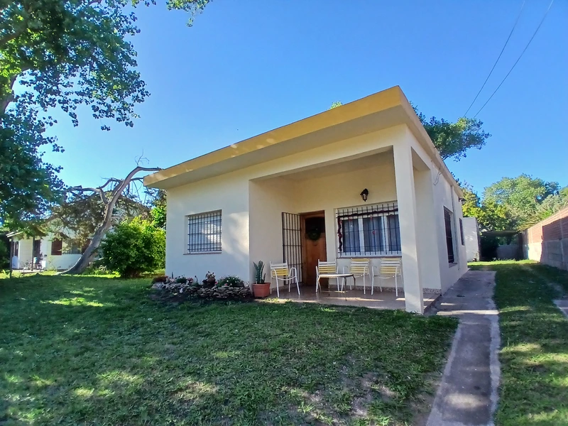 Casa con parque privado a 100m del mar y centro sur de Villa Gesell ...