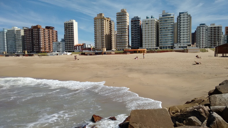Alquilo en Miramar departamentos a metros del mar | Alquileres en ...